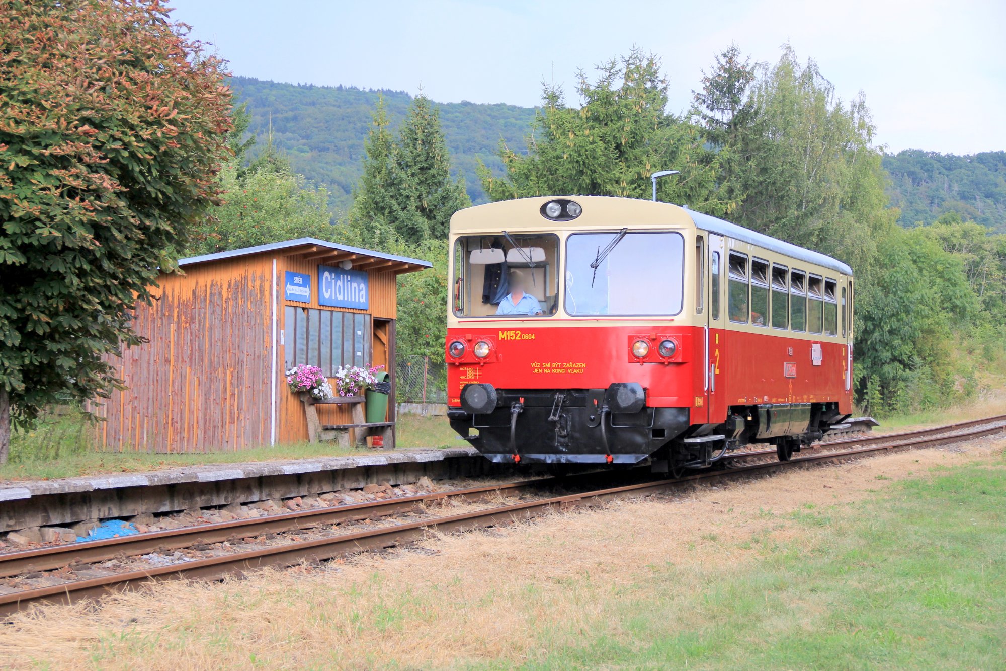 Puzzle | 96 pièces | M 152.0604 v zastávce Cidlina | Jigidi