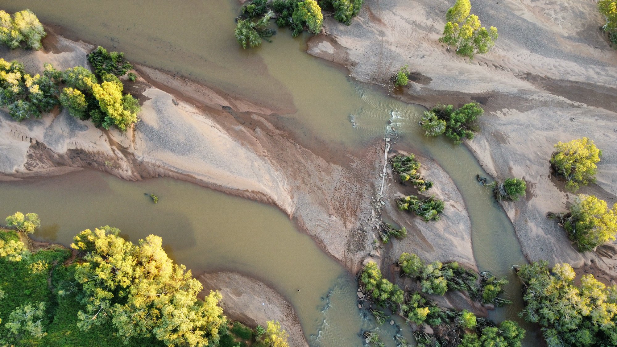 Solve river jigsaw puzzle online with 336 pieces Solve river jigsaw puzzle online with 336 pieces