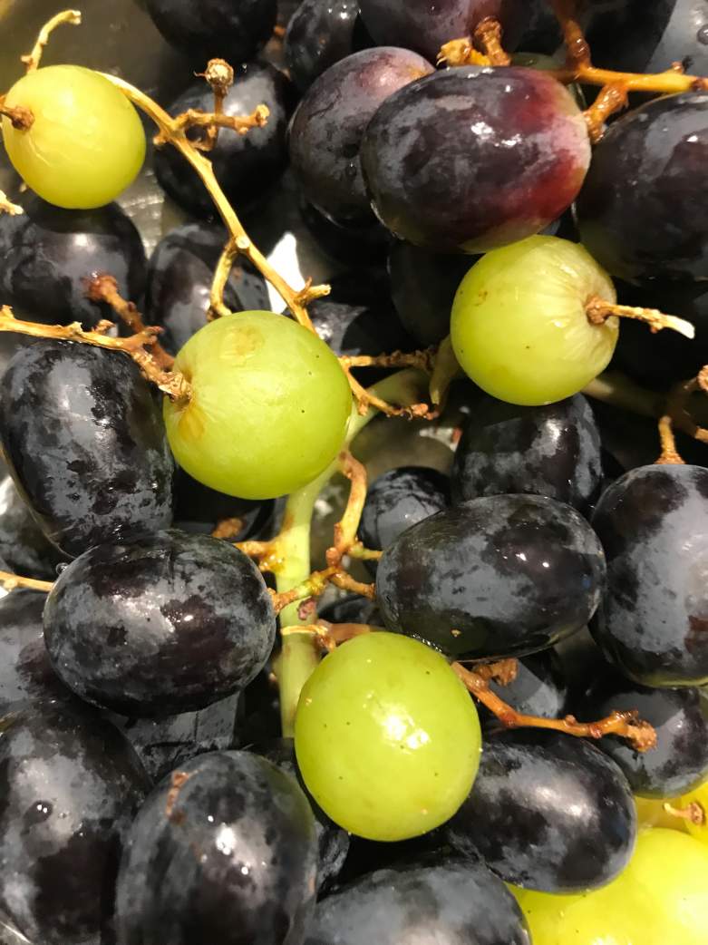 Solve Things Temporarily Around the House: Grapes jigsaw puzzle online ...