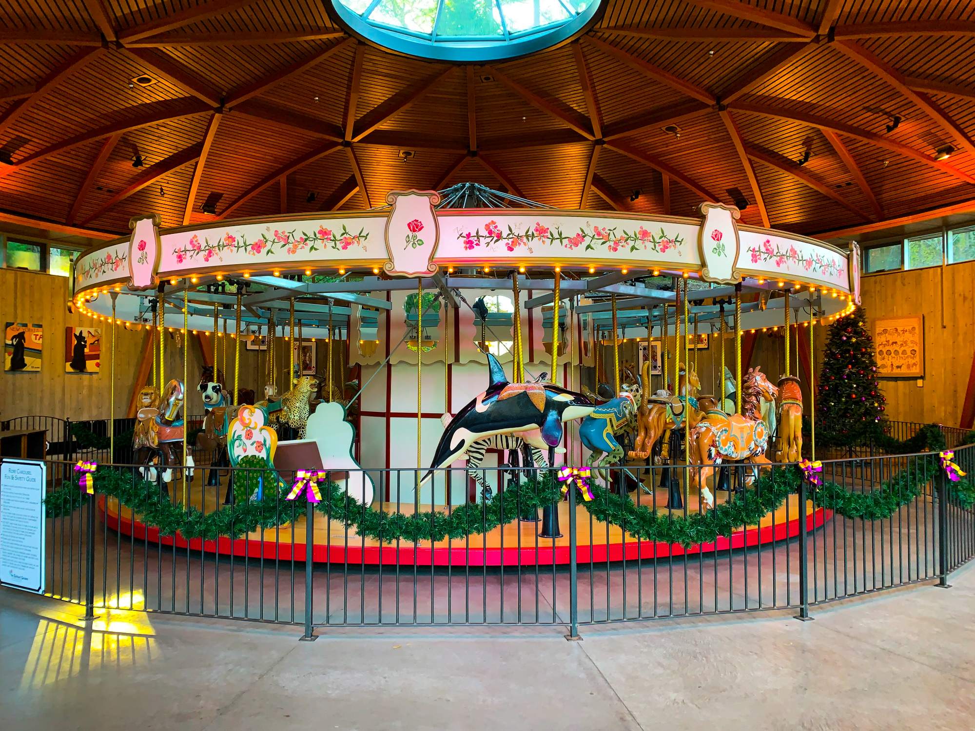 Solve The carousel at Butchart Gardens jigsaw puzzle online with 192 pieces
