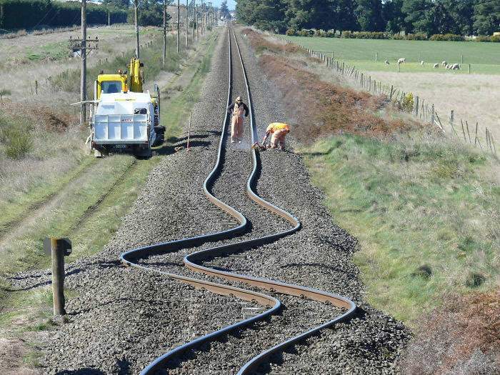 Solve A railway track after an earthquake in New Zealand jigsaw puzzle ...