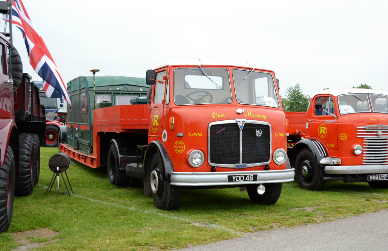 Solve 1959 AEC Mercury Artic Tractor jigsaw puzzle online with 104 pieces