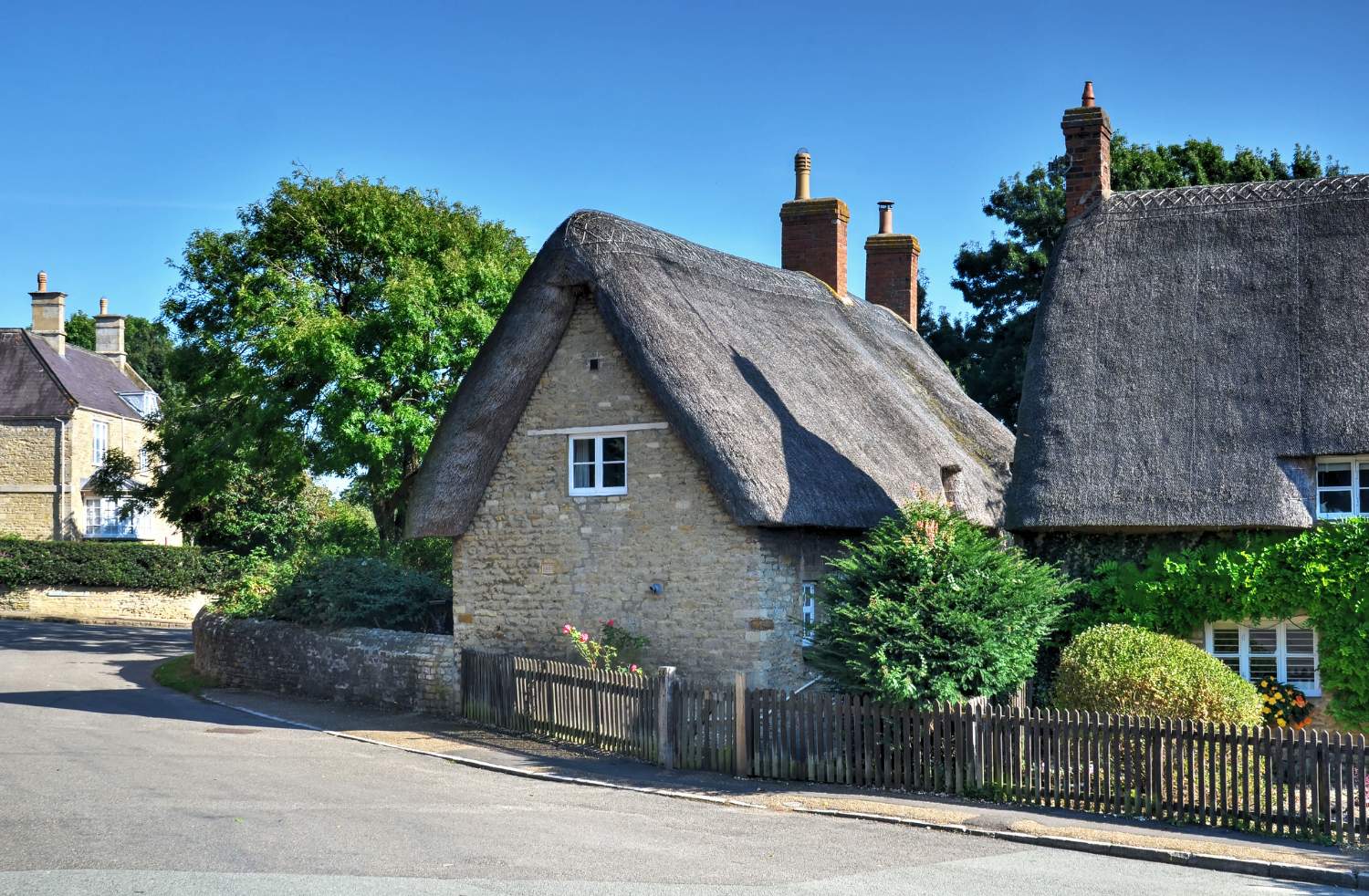 Solve Thatched cottages in Weekley, Northants jigsaw puzzle online with ...