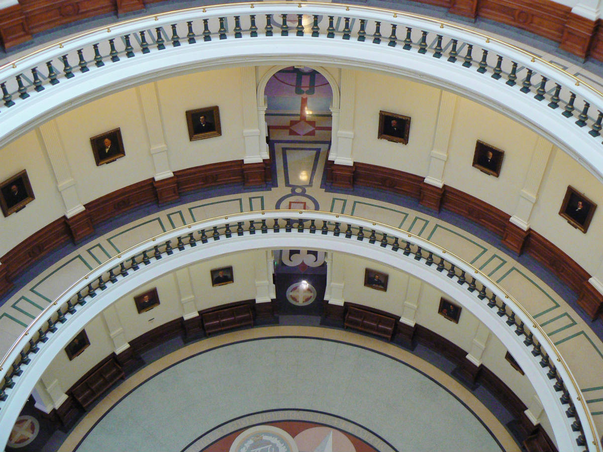 Solve Texas Capitol Interior Rotunda jigsaw puzzle online with 88 pieces