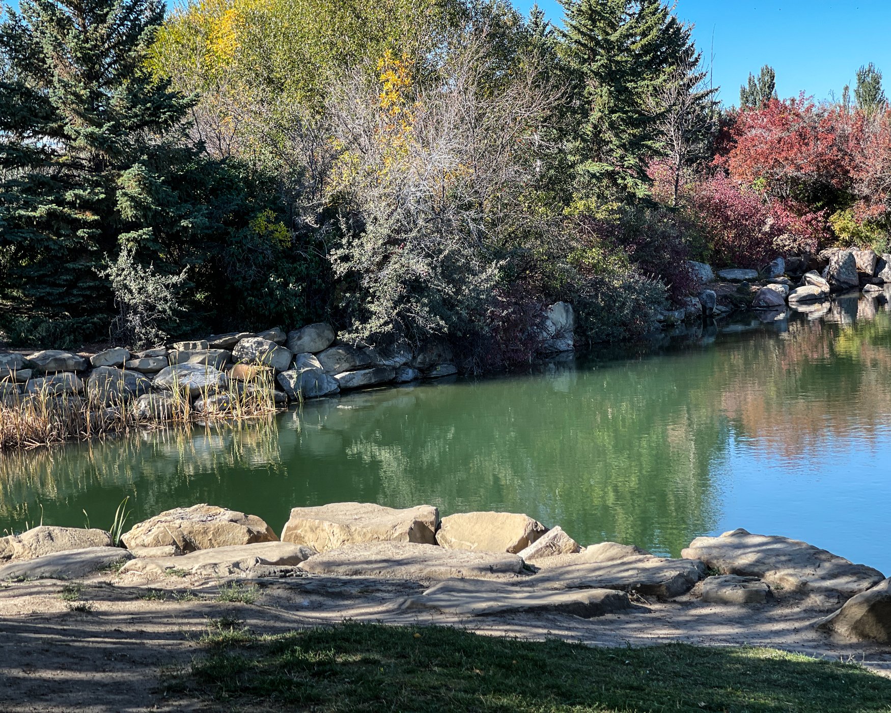 Solve Riverstone Pond 009 jigsaw puzzle online with 63 pieces