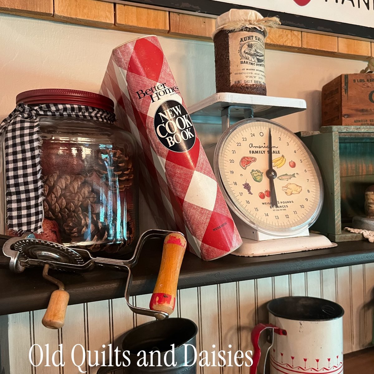 Solve Cookbooks Scales Kitchen Tools jigsaw puzzle online with 121 pieces