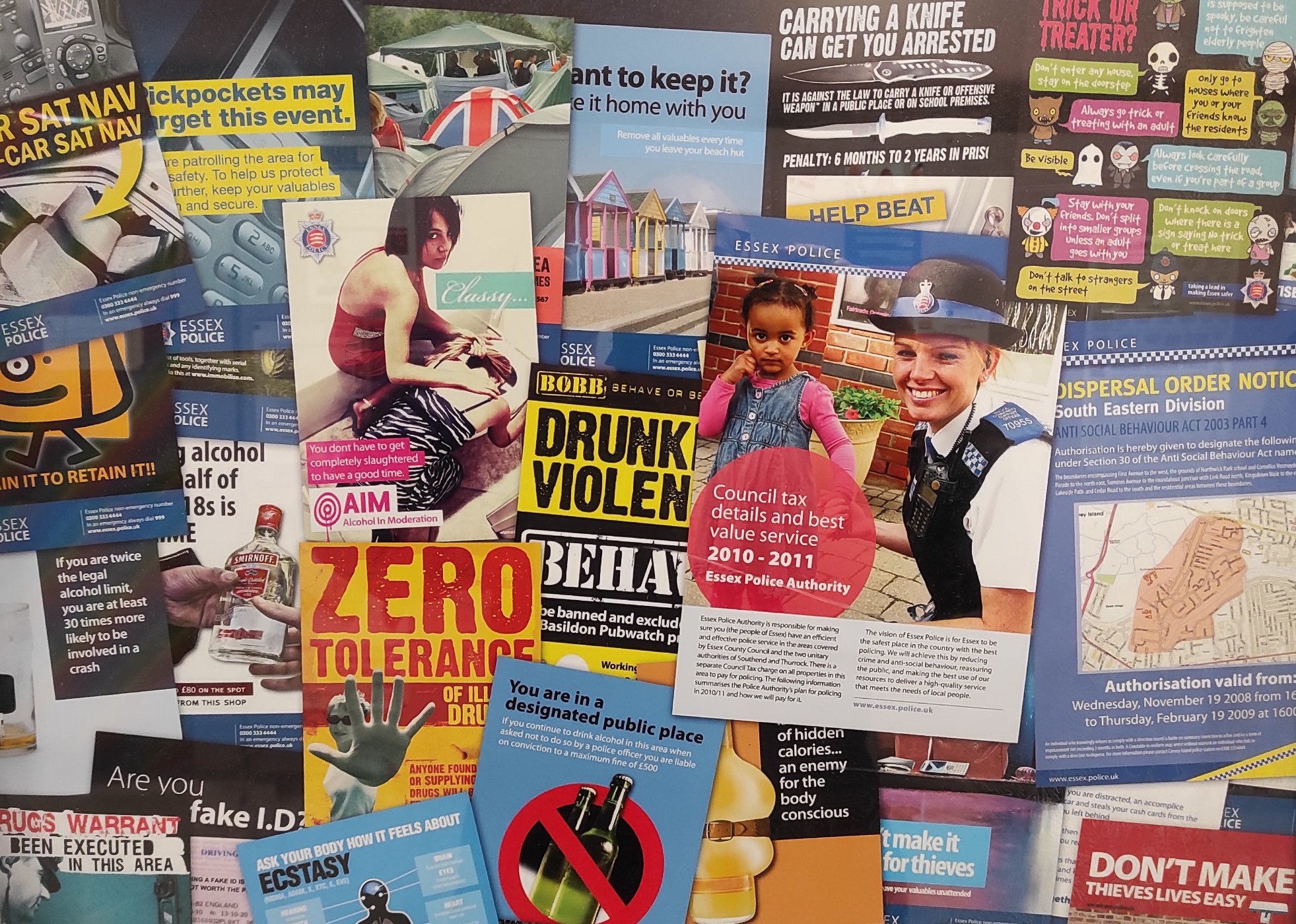 Solve Police posters jigsaw puzzle online with 70 pieces