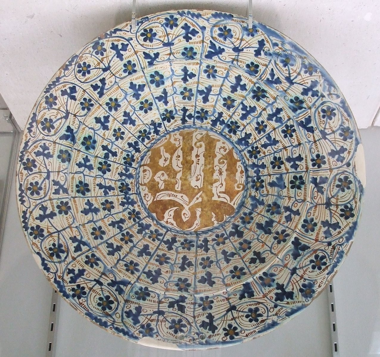 Solve Turned 'upside down' is appears to read "allah" in stylized ...