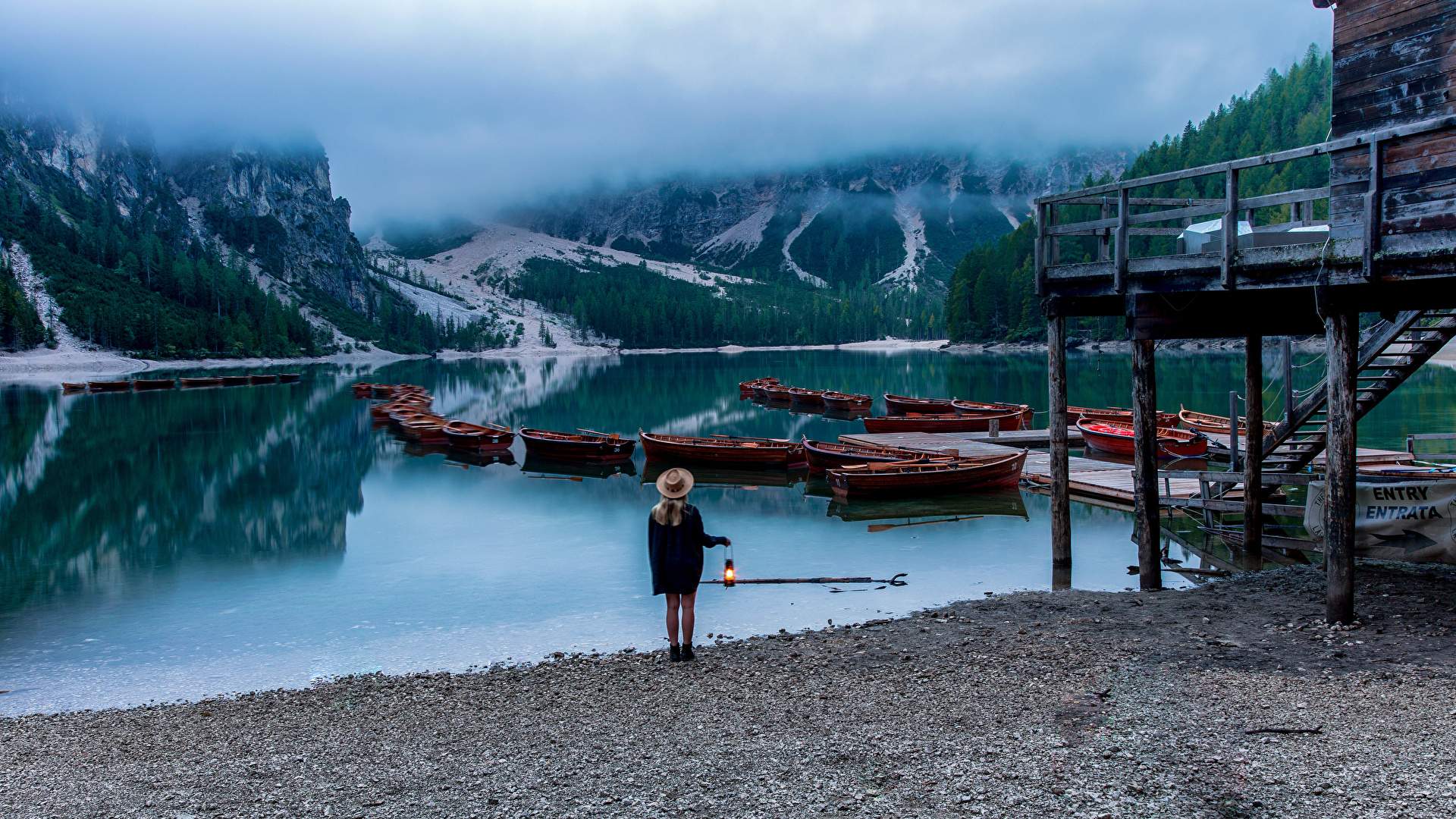 Solve Italy_Lago_Di_Braies jigsaw puzzle online with 180 pieces