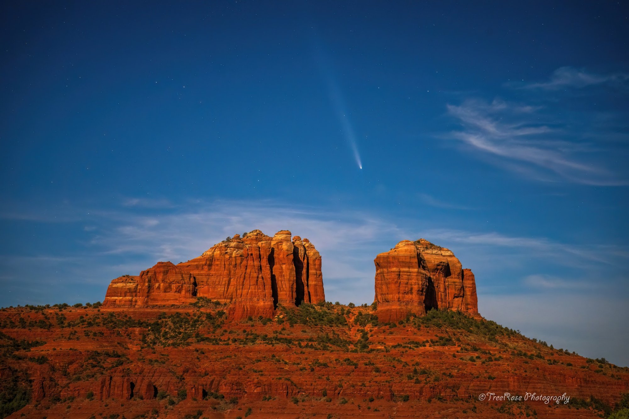 Solve Red Rocks Comet jigsaw puzzle online with 600 pieces
