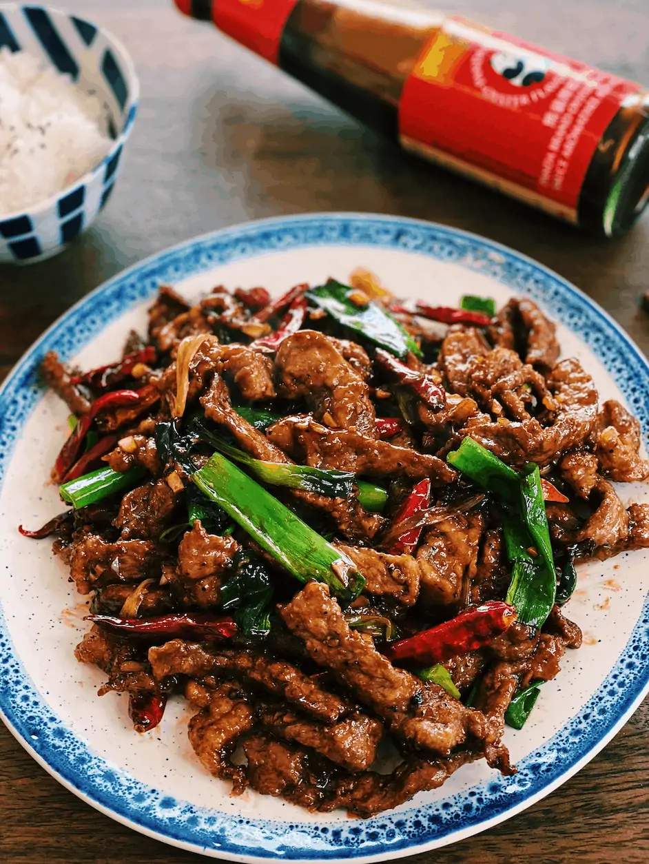 Solve 蒙古牛肉 MéngGǔNiúRòu : Mongolian Beef jigsaw puzzle online with 266 ...