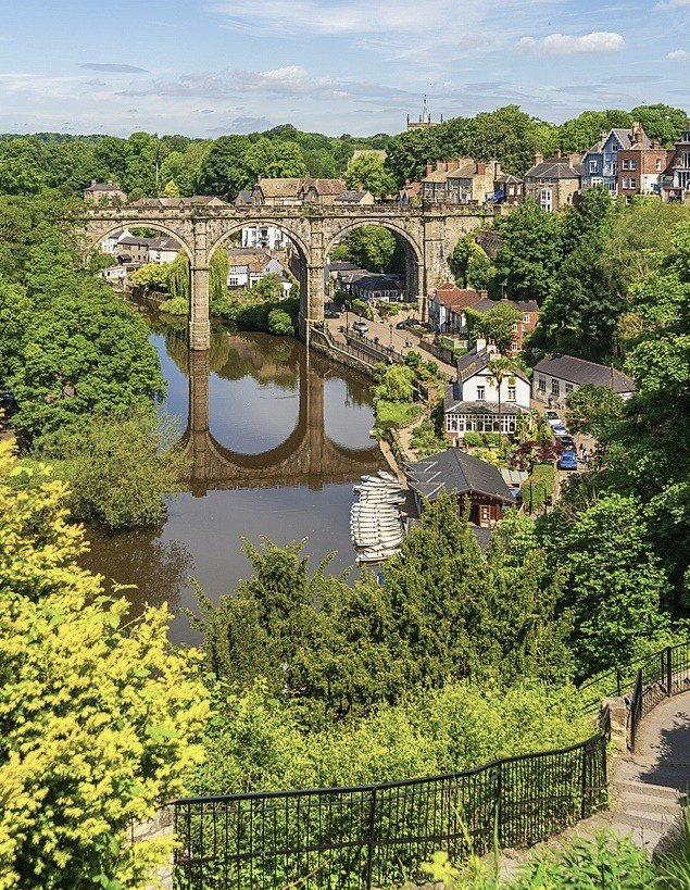 Solve York jigsaw puzzle online with 35 pieces