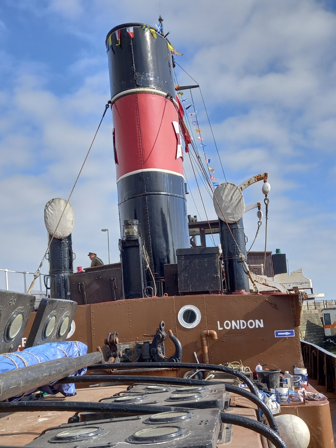 Solve Steam tug Challenge jigsaw puzzle online with 63 pieces