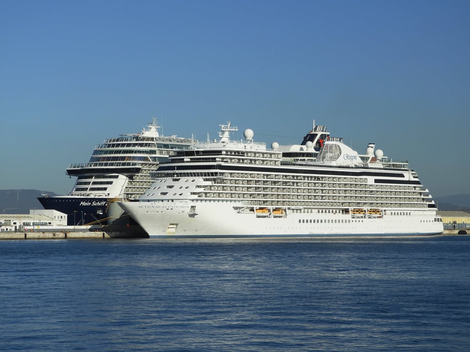 Jigsaw Puzzle | 30 Teile | Seven Seas Explorer and Mein Schiff 2 | Jigidi