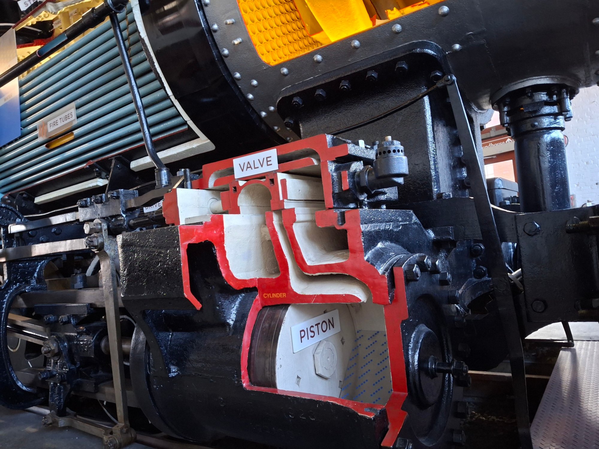 Solve A look inside a steam locomotive jigsaw puzzle online with 88 pieces