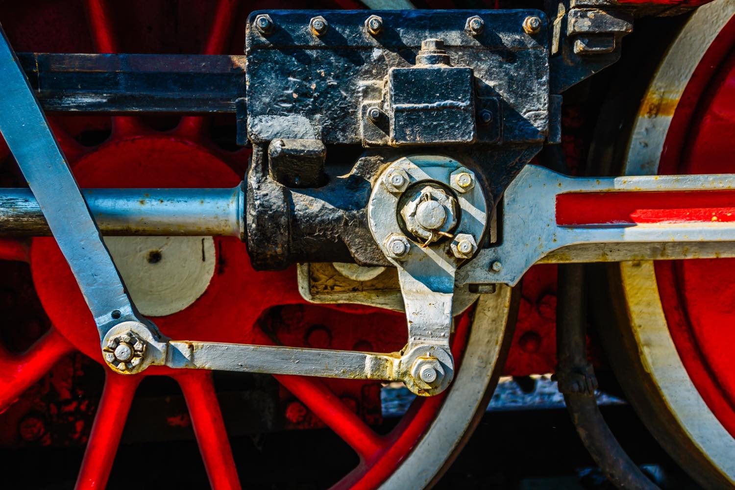 Jigsaw Puzzle | 77 pieces | Driving wheels of a vintage steam engine ...