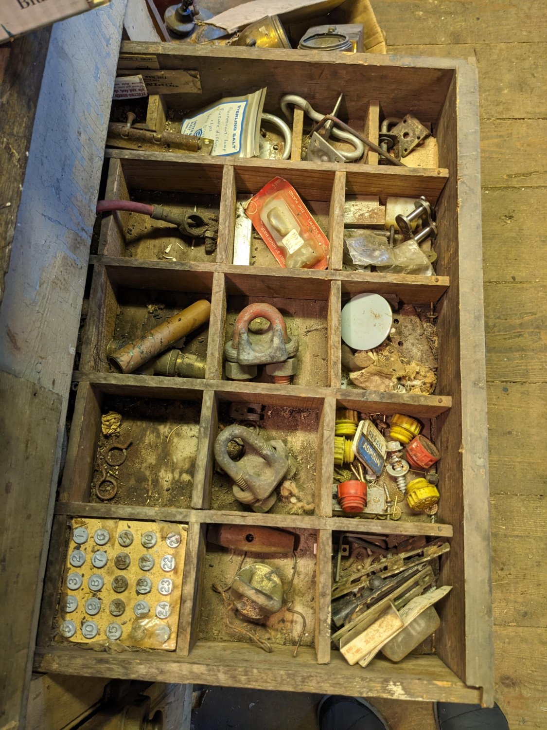 Solve Drawer junk: take two, they're small jigsaw puzzle online with 80 ...