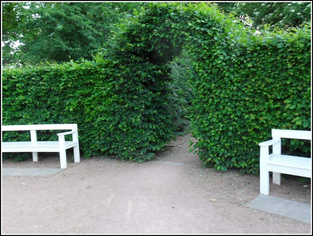 Puzzle | 12 pièces | Vstup do parku... Entrance to the park ... | Jigidi