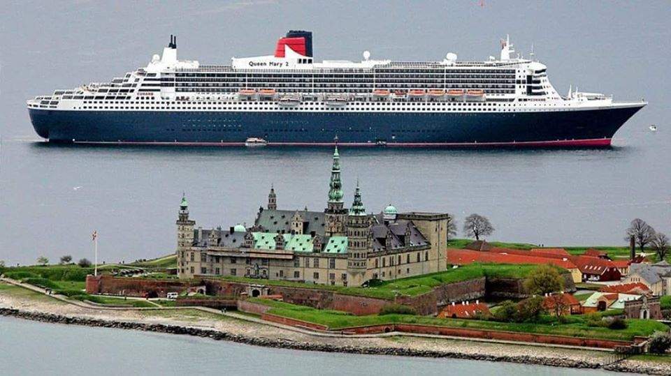 Solve Queen Mary 2 in Elsinore, Denmark jigsaw puzzle online with 28 pieces