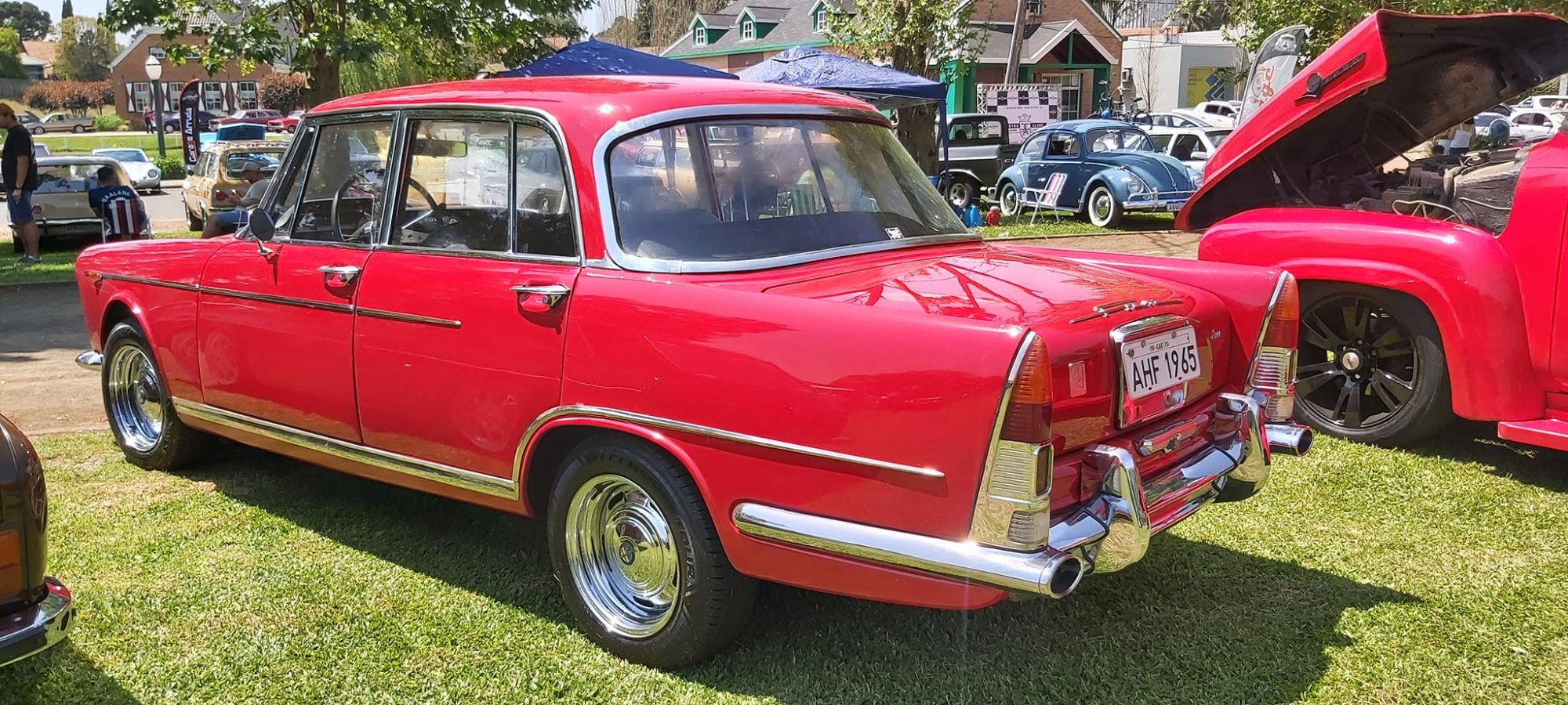 Solve Simca Chambord jigsaw puzzle online with 210 pieces