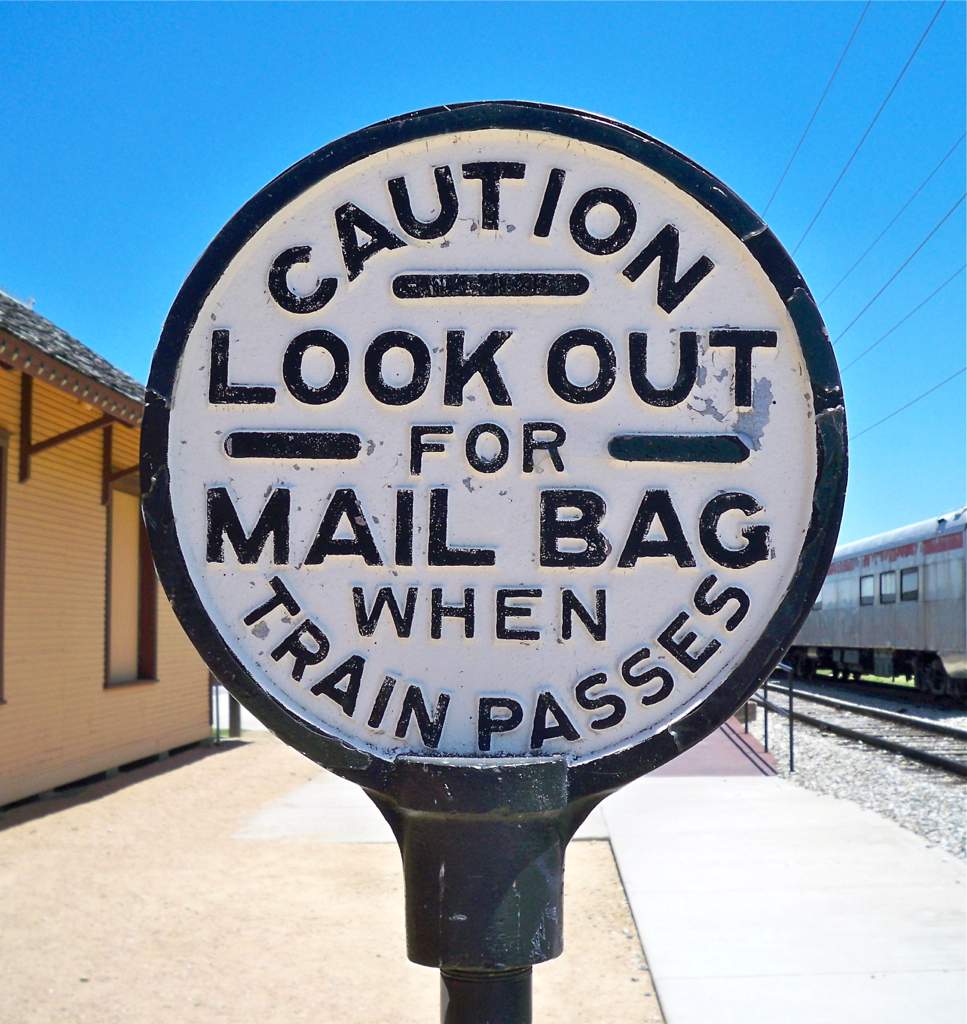 Solve caution lookout jigsaw puzzle online with 132 pieces