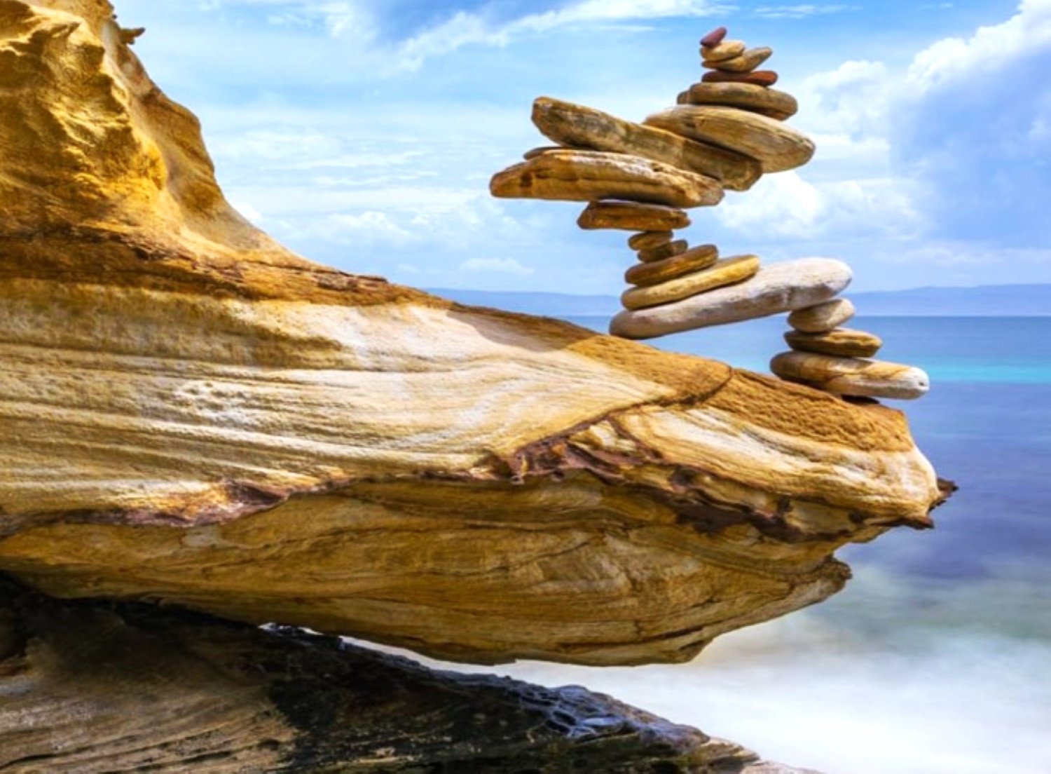 Solve Balancing Rocks jigsaw puzzle online with 24 pieces