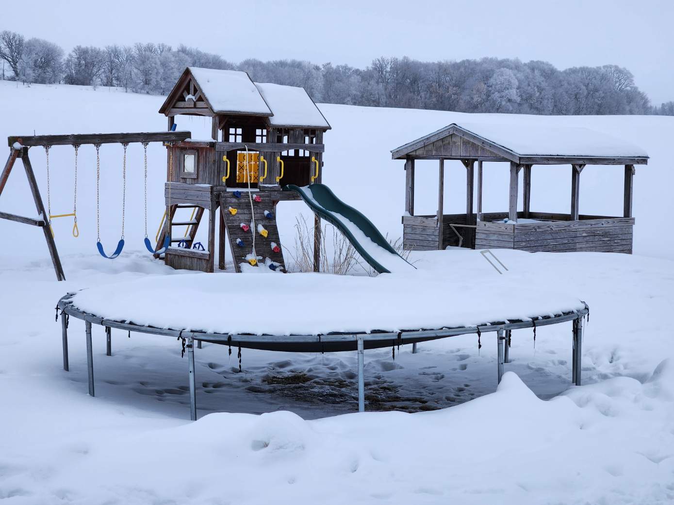 Solve Backyard Playground jigsaw puzzle online with 35 pieces