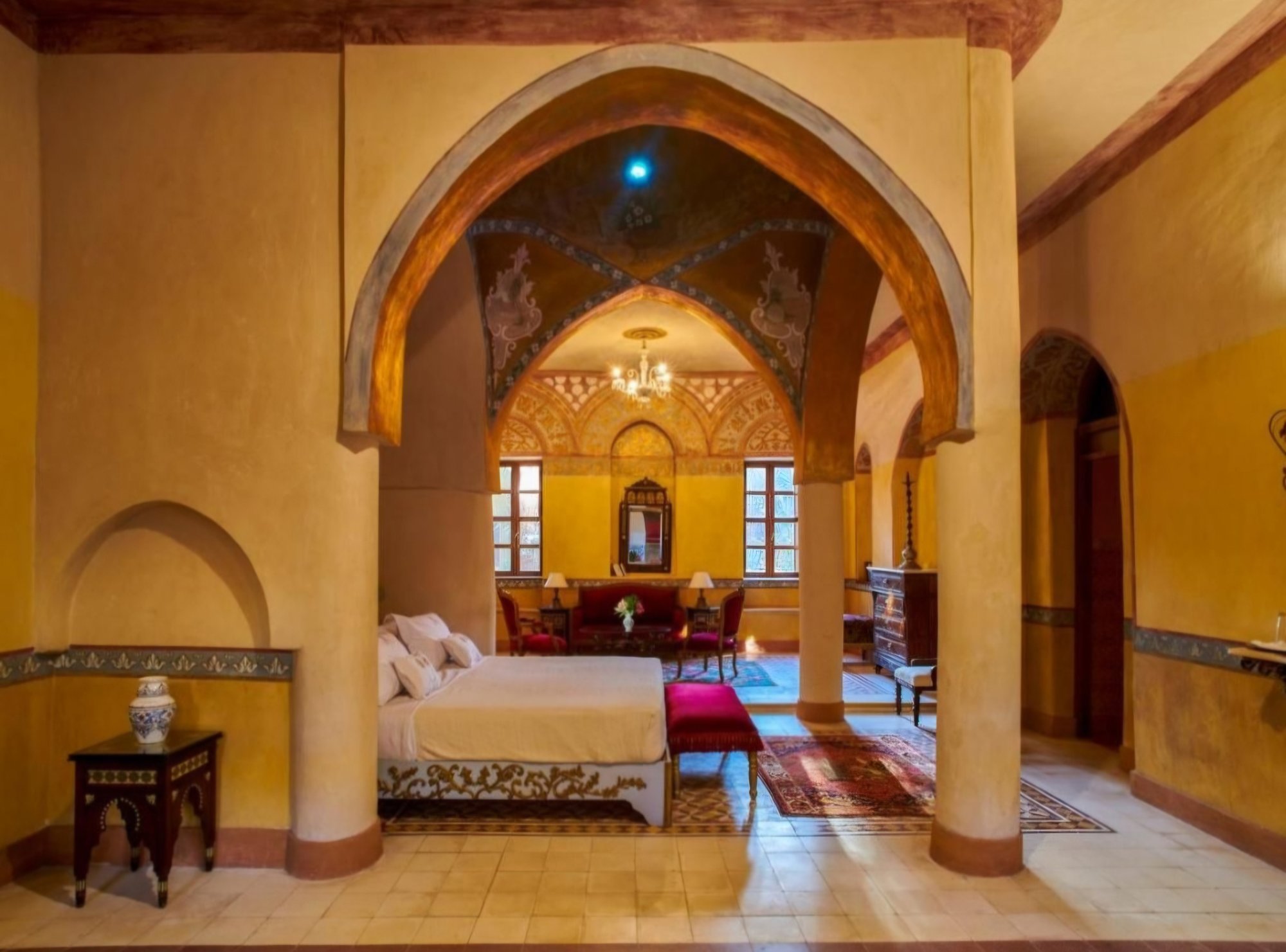 Solve Moroccan jigsaw puzzle online with 88 pieces