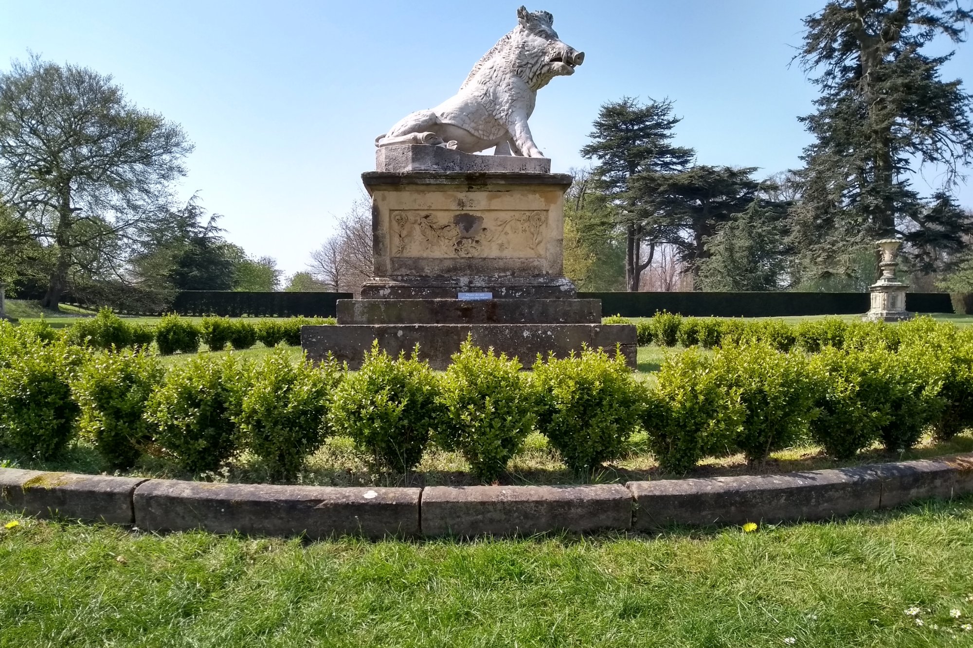 Solve Castle Howard Hog jigsaw puzzle online with 96 pieces