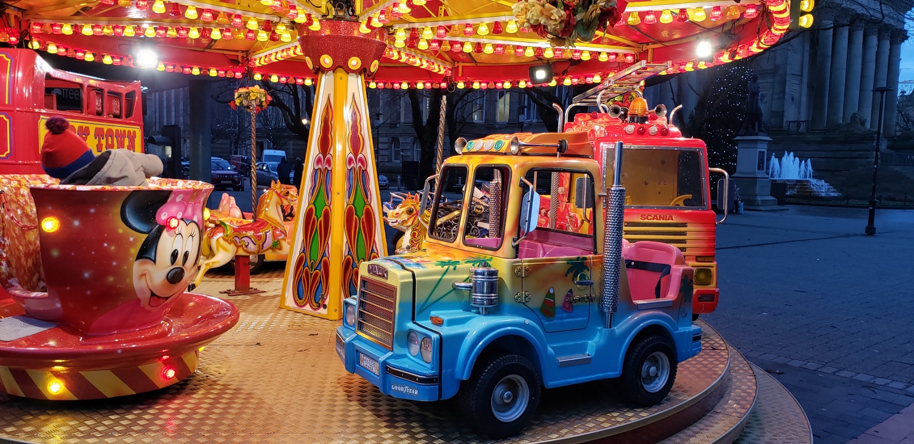 Solve Fairground Ride jigsaw puzzle online with 36 pieces