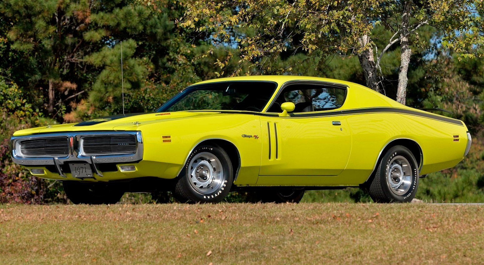 Solve 1971 Dodge Charger R/T jigsaw puzzle online with 180 pieces