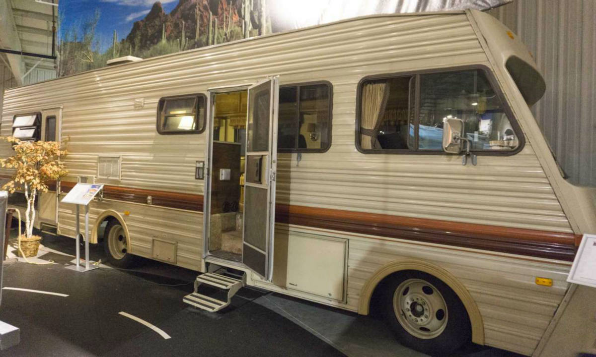 Solve 1985 Fleetwood Bounder Prototype. jigsaw puzzle online with 77 pieces