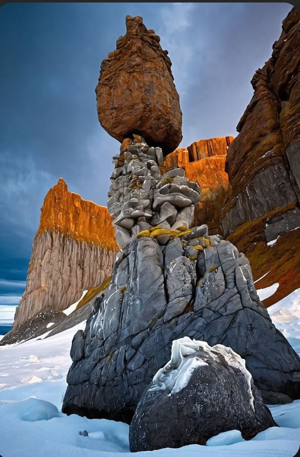 Solve Giant stone's balancing act jigsaw puzzle online with 40 pieces