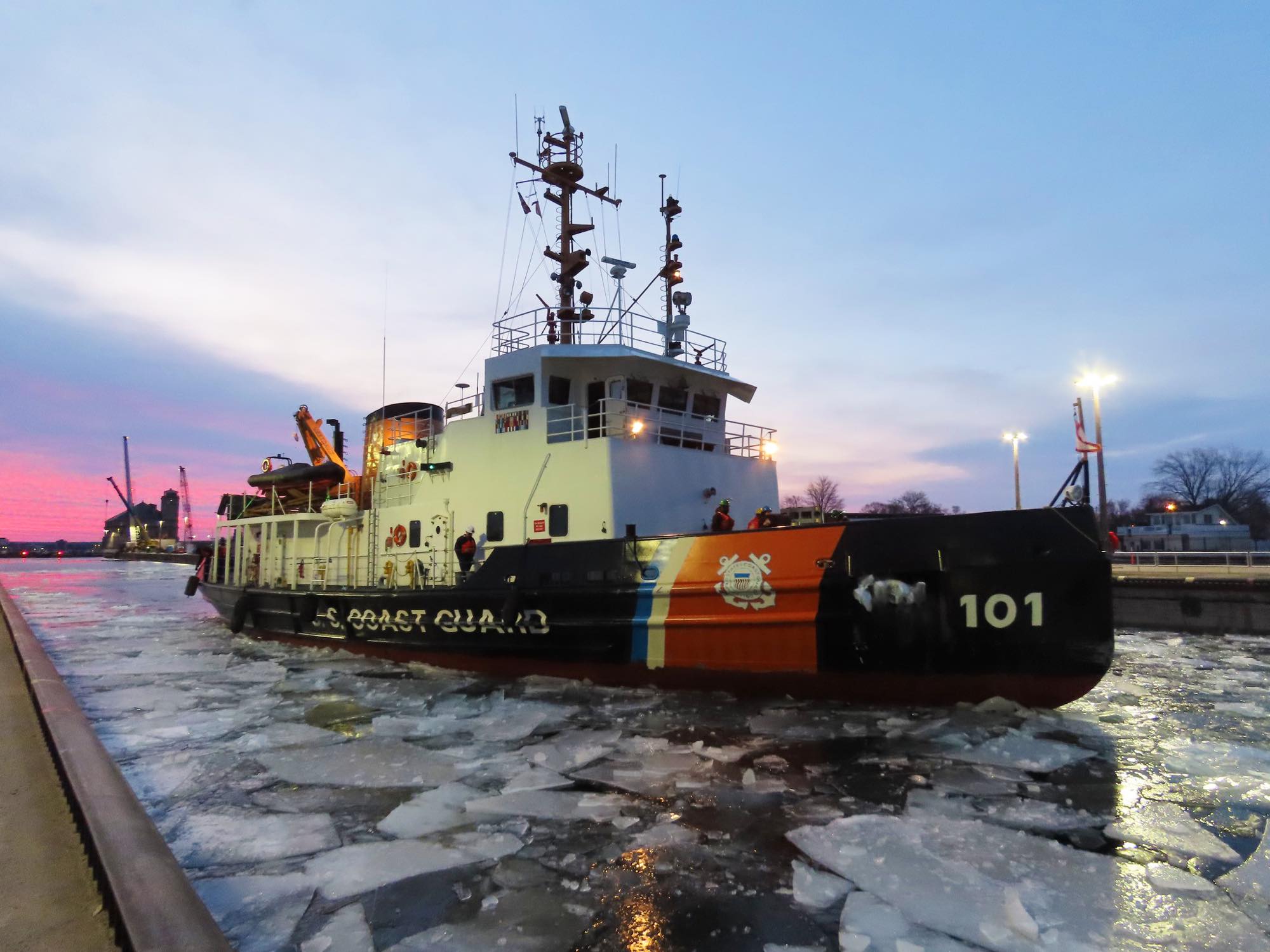 Solve Katmai Bay, Soo Locks jigsaw puzzle online with 221 pieces