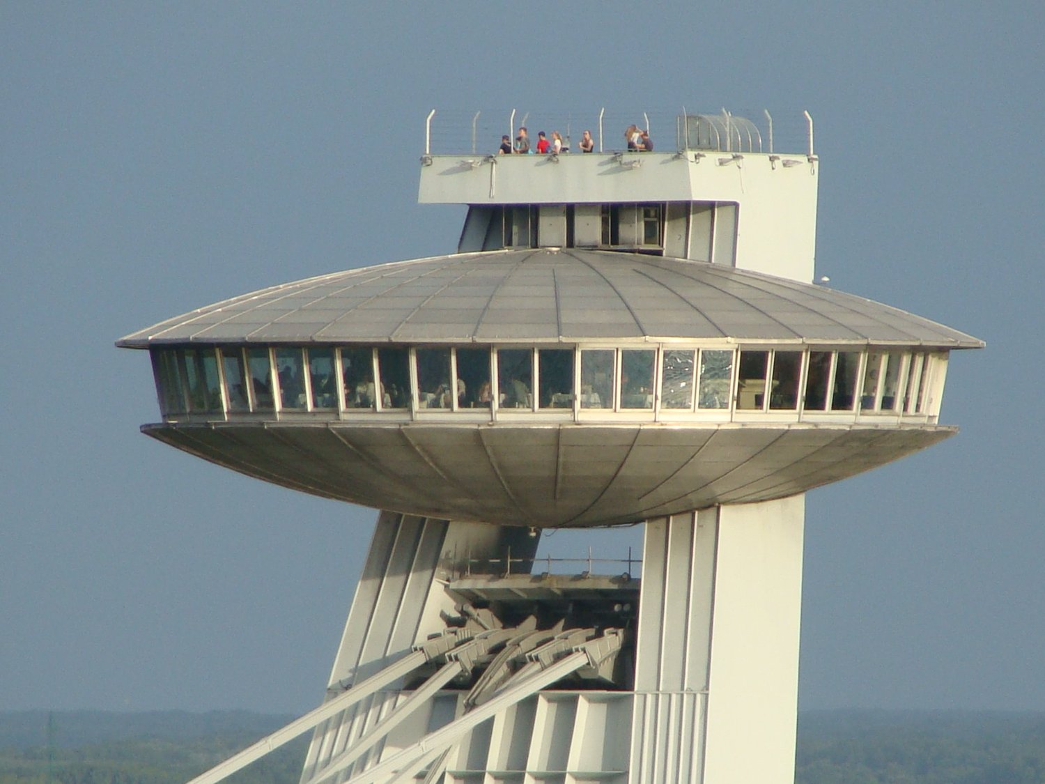 Solve Kaviaren UFO na Moste SNP - detail. jigsaw puzzle online with 35 pieces