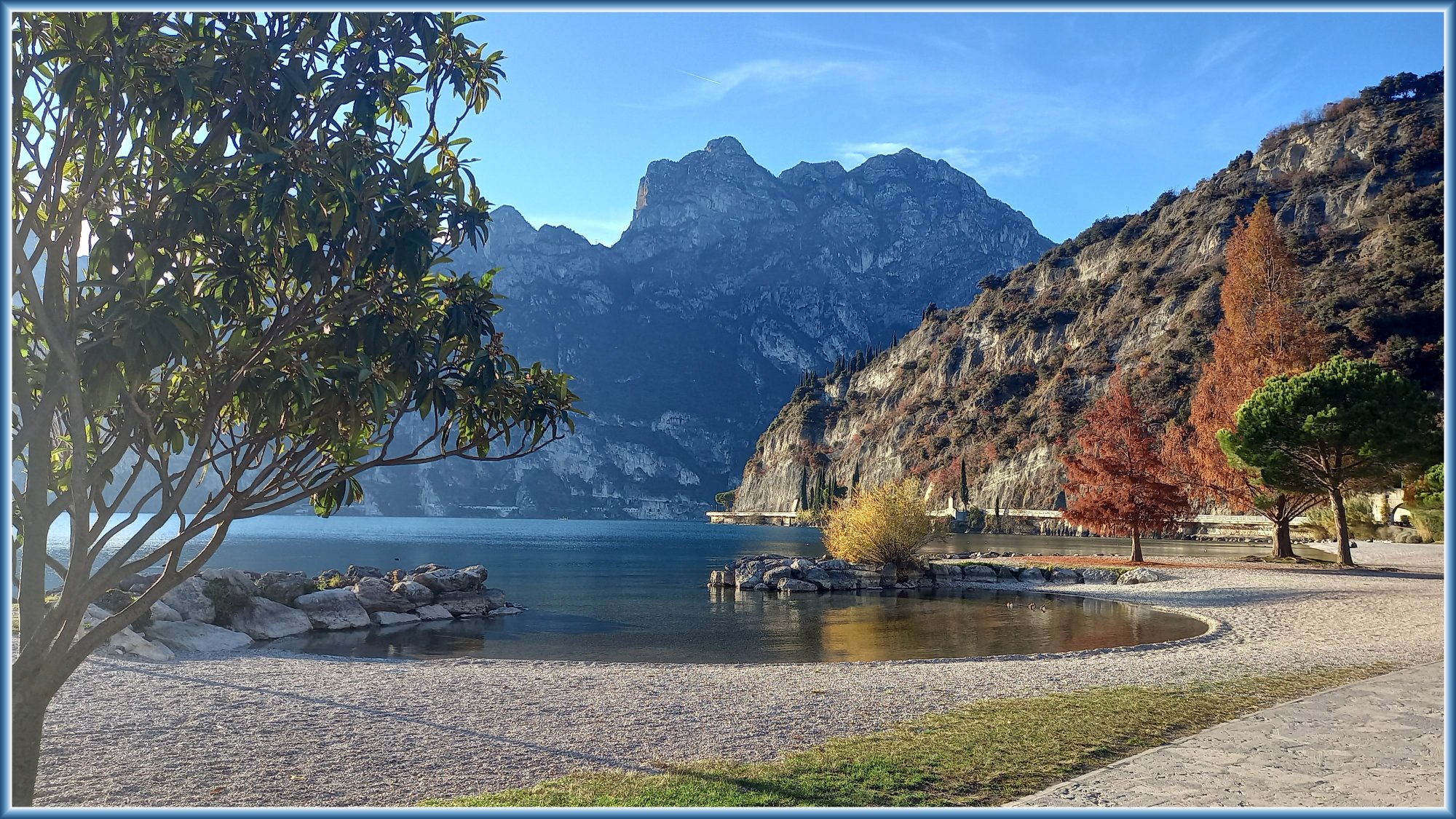 Solve Lago di Garda jigsaw puzzle online with 144 pieces