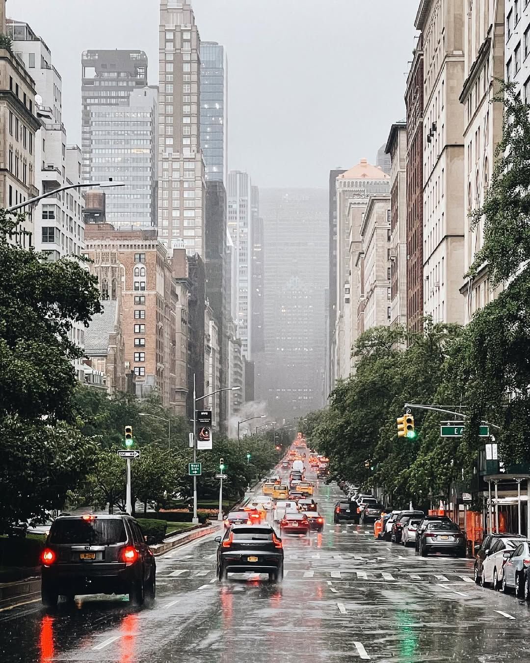 Solve New York City jigsaw puzzle online with 99 pieces