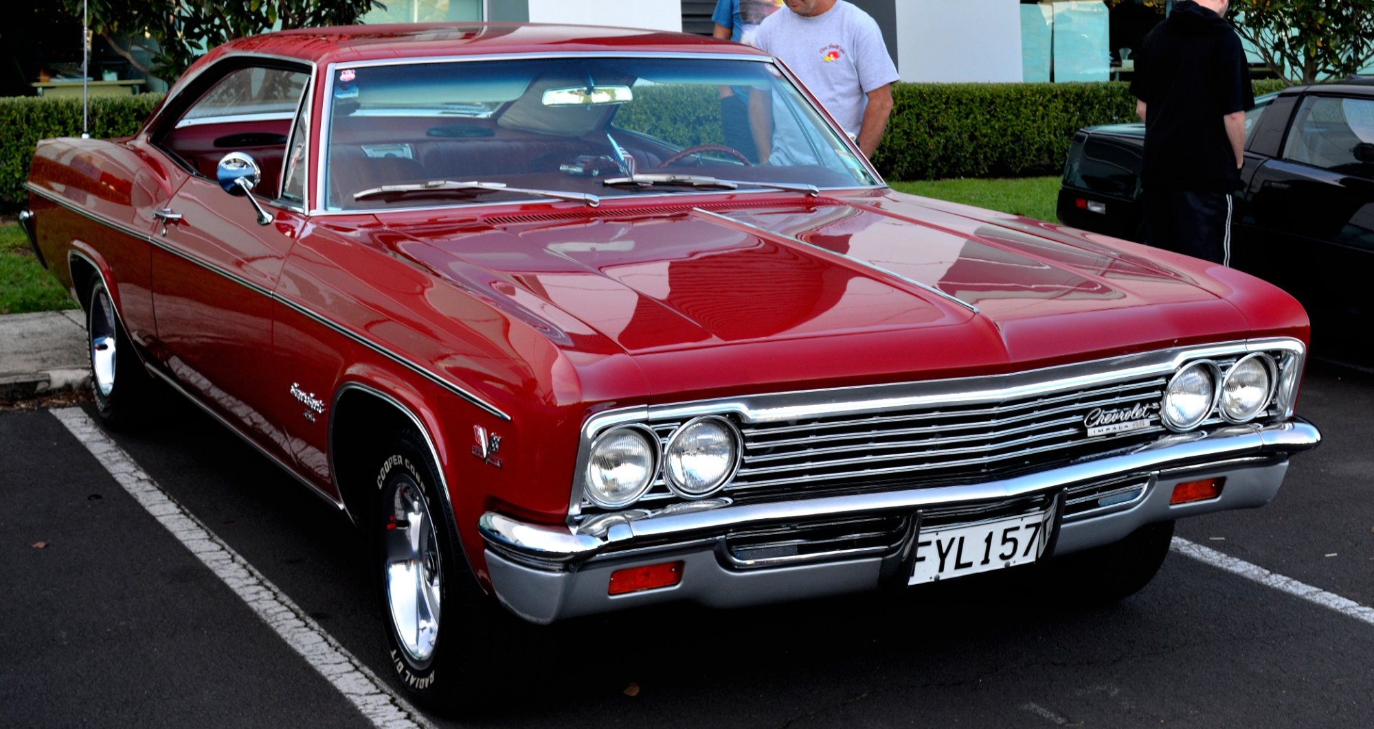Solve 1966 Chevrolet Impala jigsaw puzzle online with 91 pieces