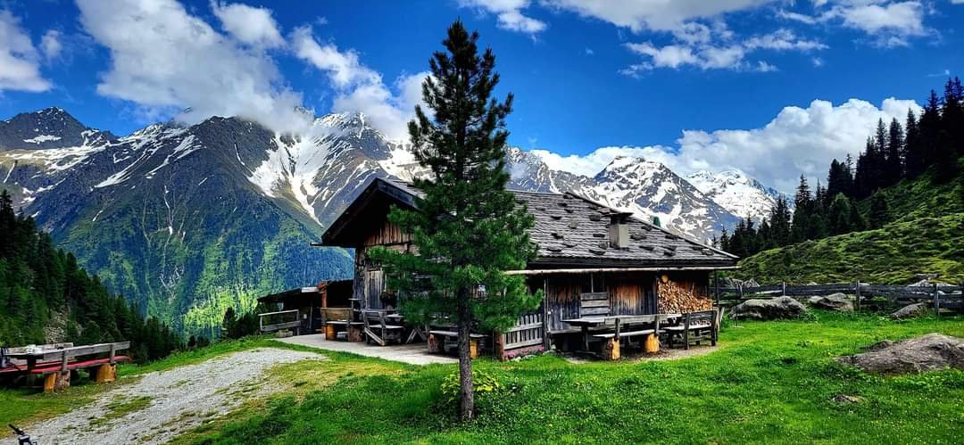 Solve Austria jigsaw puzzle online with 144 pieces