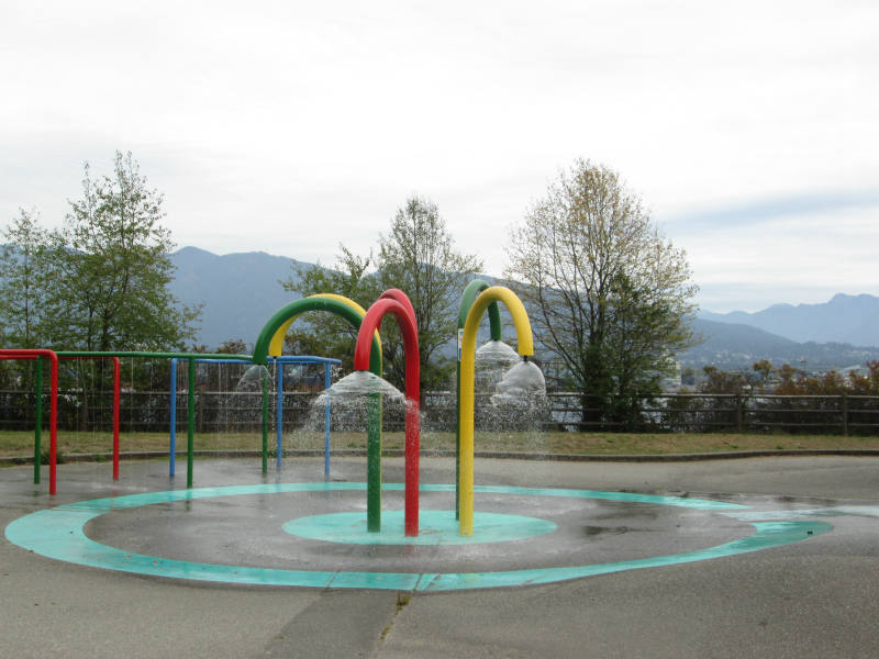 Solve Water Park jigsaw puzzle online with 12 pieces