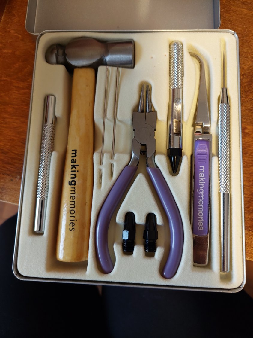 Solve Tool kit jigsaw puzzle online with 12 pieces