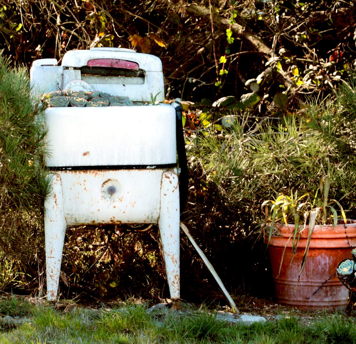 Solve wringer washer jigsaw puzzle online with 121 pieces