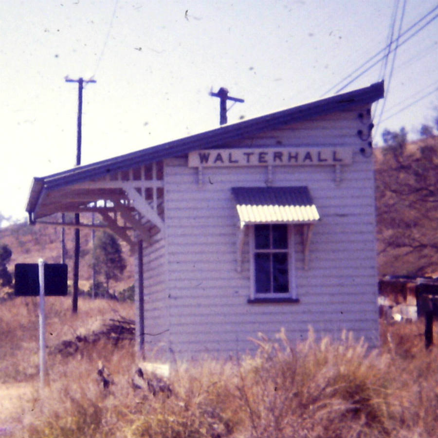Puzzle | 36 piezas | ==THEME==ODD BUILDINGS==WALTER HALL RAILWAY ...