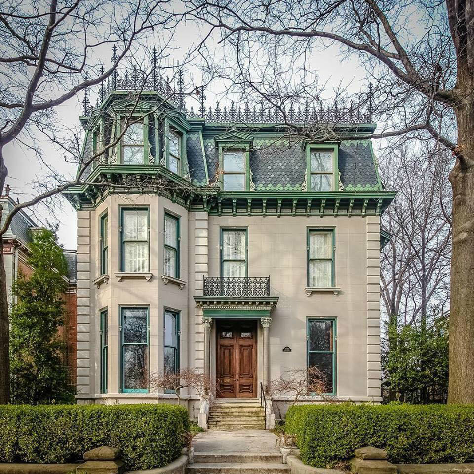 Solve Old second empire style house jigsaw puzzle online with 100 pieces