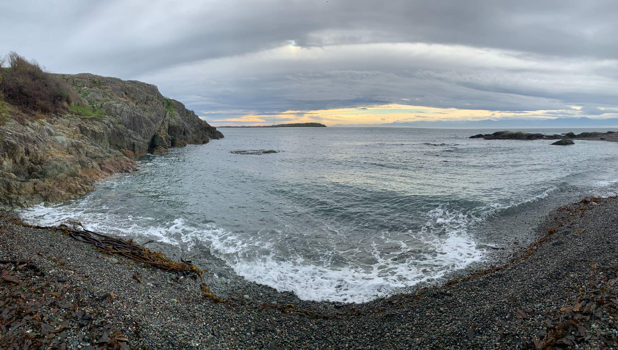 Solve A pebble beach near Victoria BC jigsaw puzzle online with 252 pieces