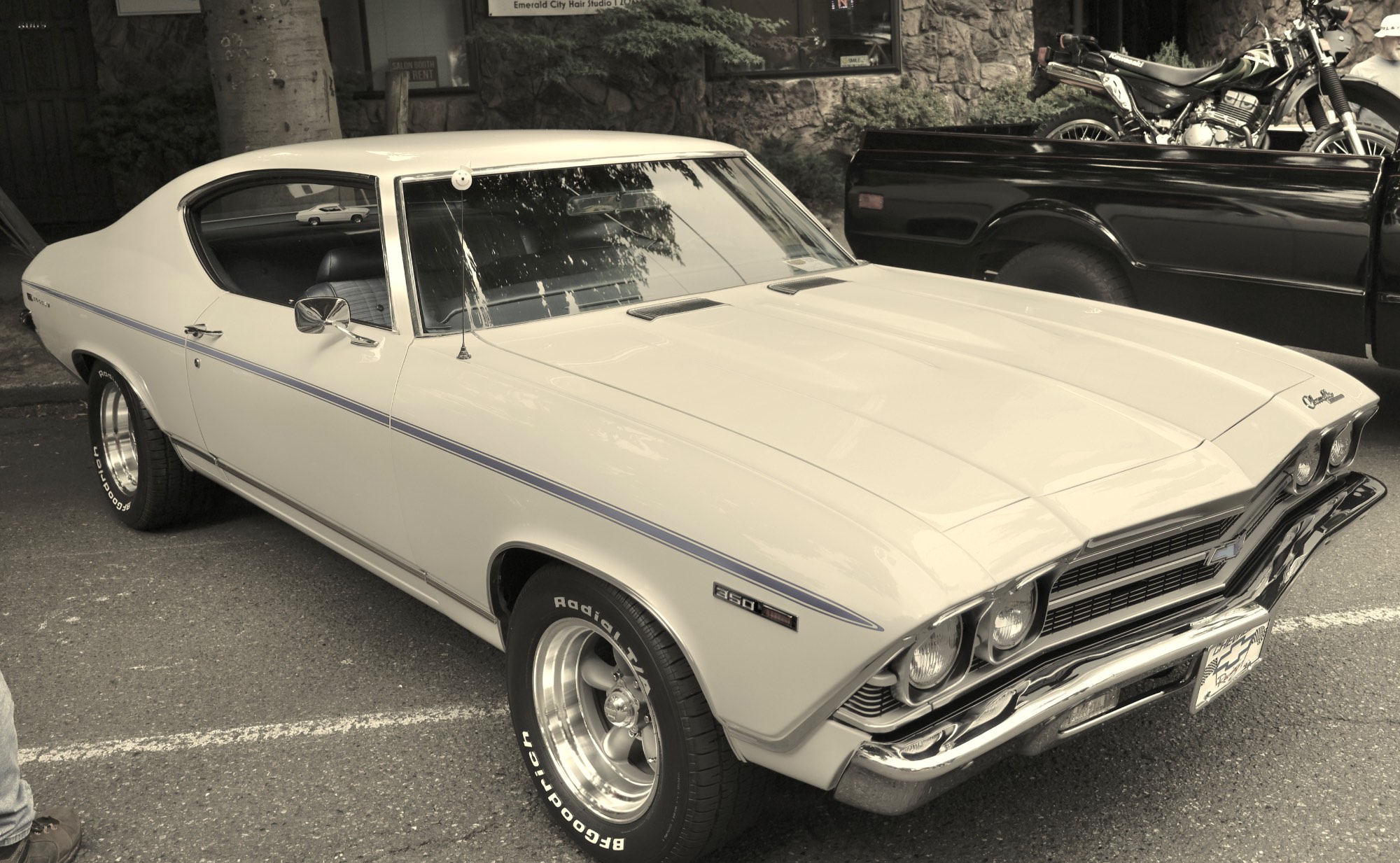 Solve Chevrolet Chevelle jigsaw puzzle online with 77 pieces