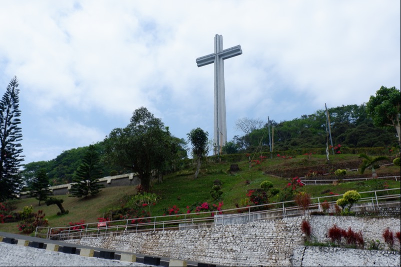 Solve Dambana ng Kagitingan jigsaw puzzle online with 12 pieces