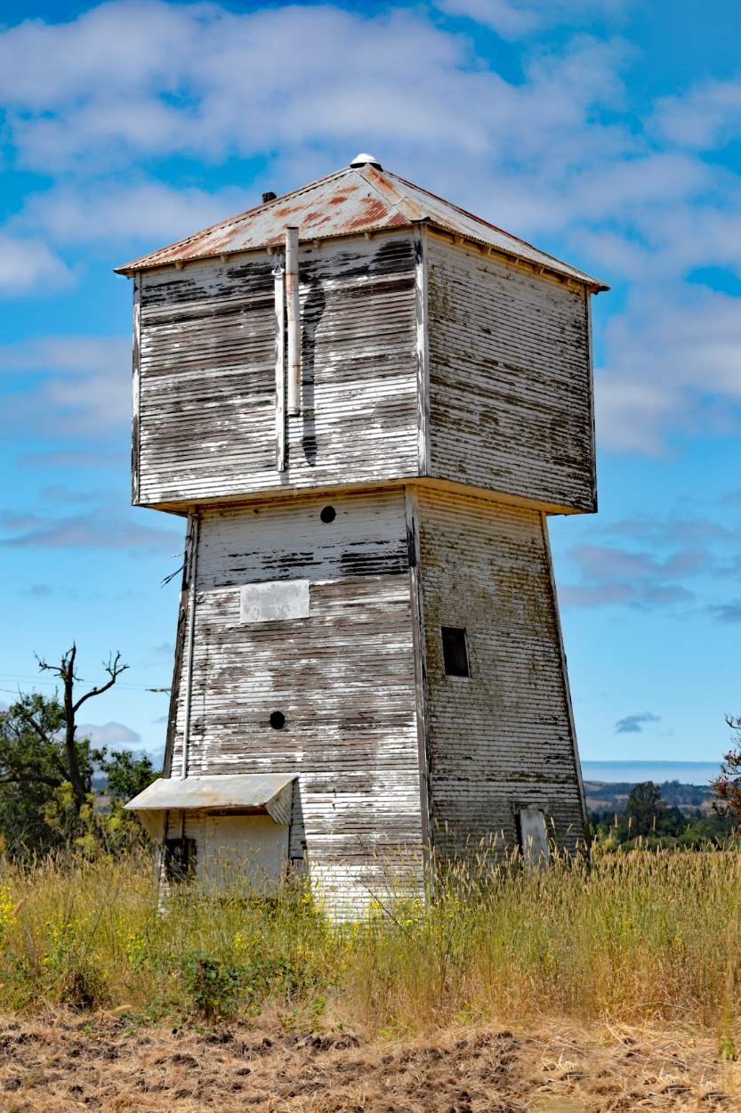 Solve Russian Barn jigsaw puzzle online with 70 pieces