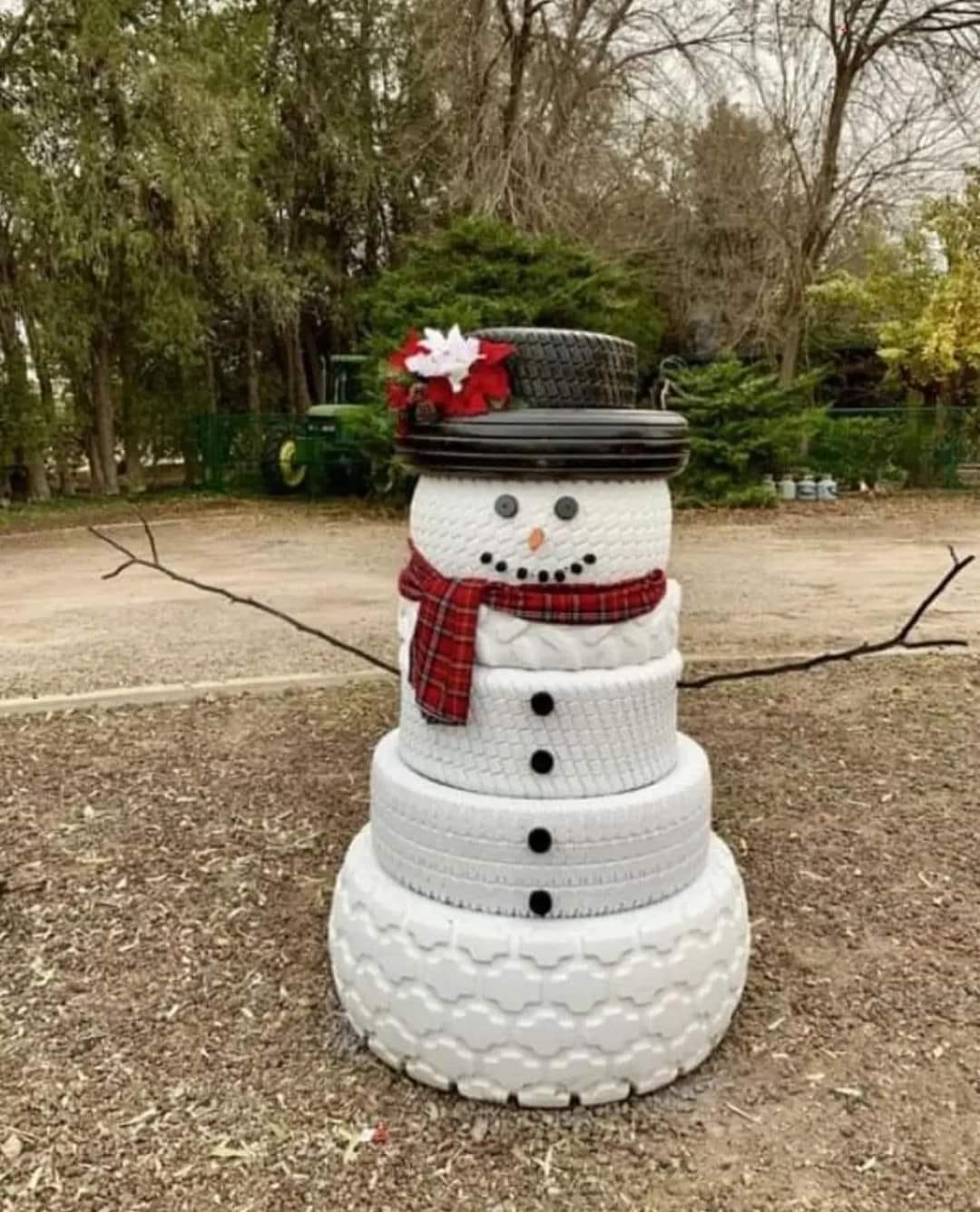 Solve Tire Snowman from FB jigsaw puzzle online with 72 pieces