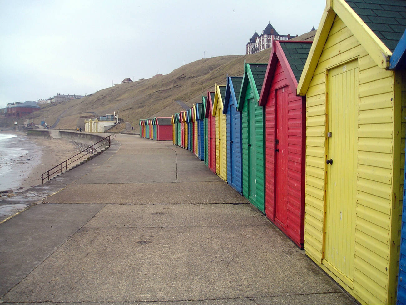 Solve beach huts jigsaw puzzle online with 130 pieces